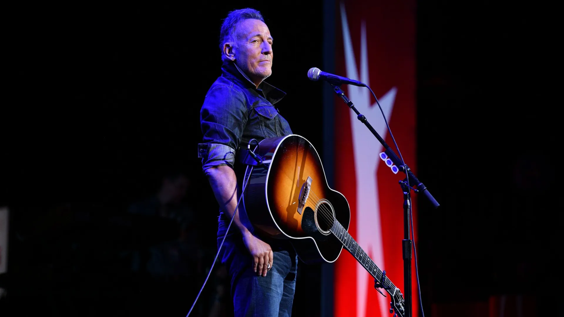 Bruce Springsteen travaille avec les Killers, et reprend la route ...
