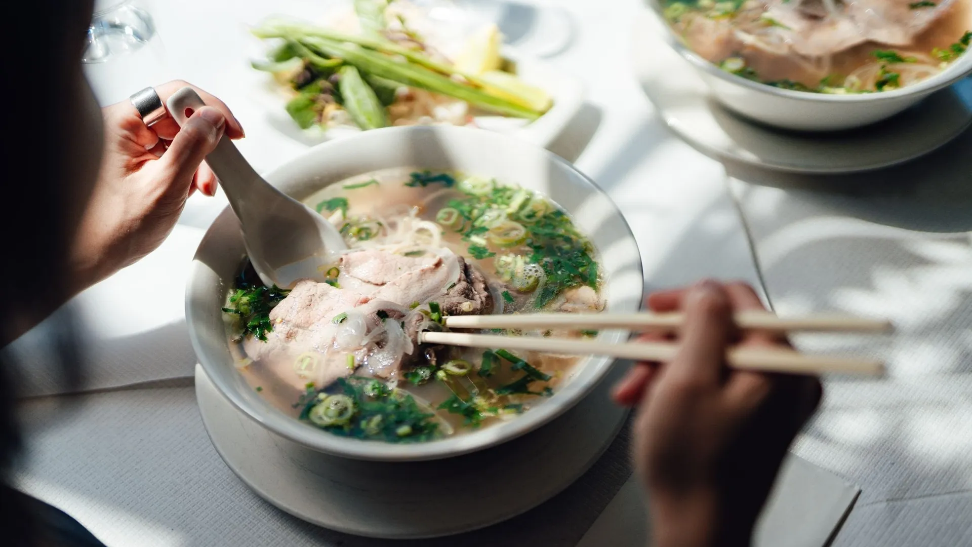 D'où vient l'expression 'chercher midi à quatorze heures' ? - RTBF Actus