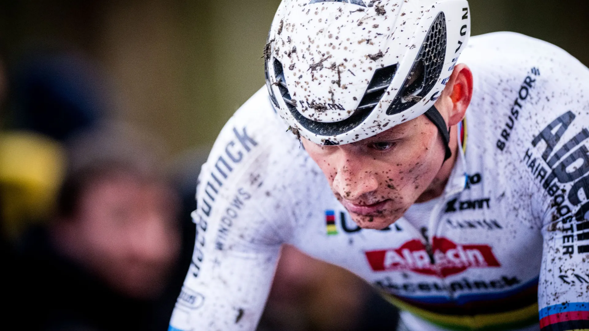 Mathieu van der Poel met un terme à sa saison, après sa décevante 29e place aux mondiaux de VTT ...