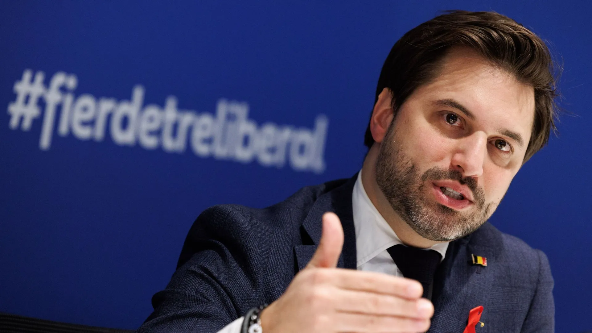 Le chauffeur de Georges-Louis Bouchez a-t-il utilisé une carte PMR non ...