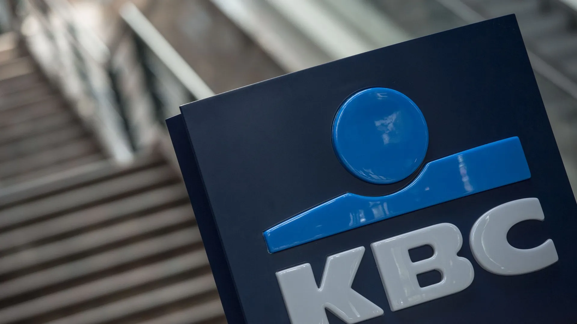 KBC, première banque belge à appliquer des taux d'intérêts négatifs ...