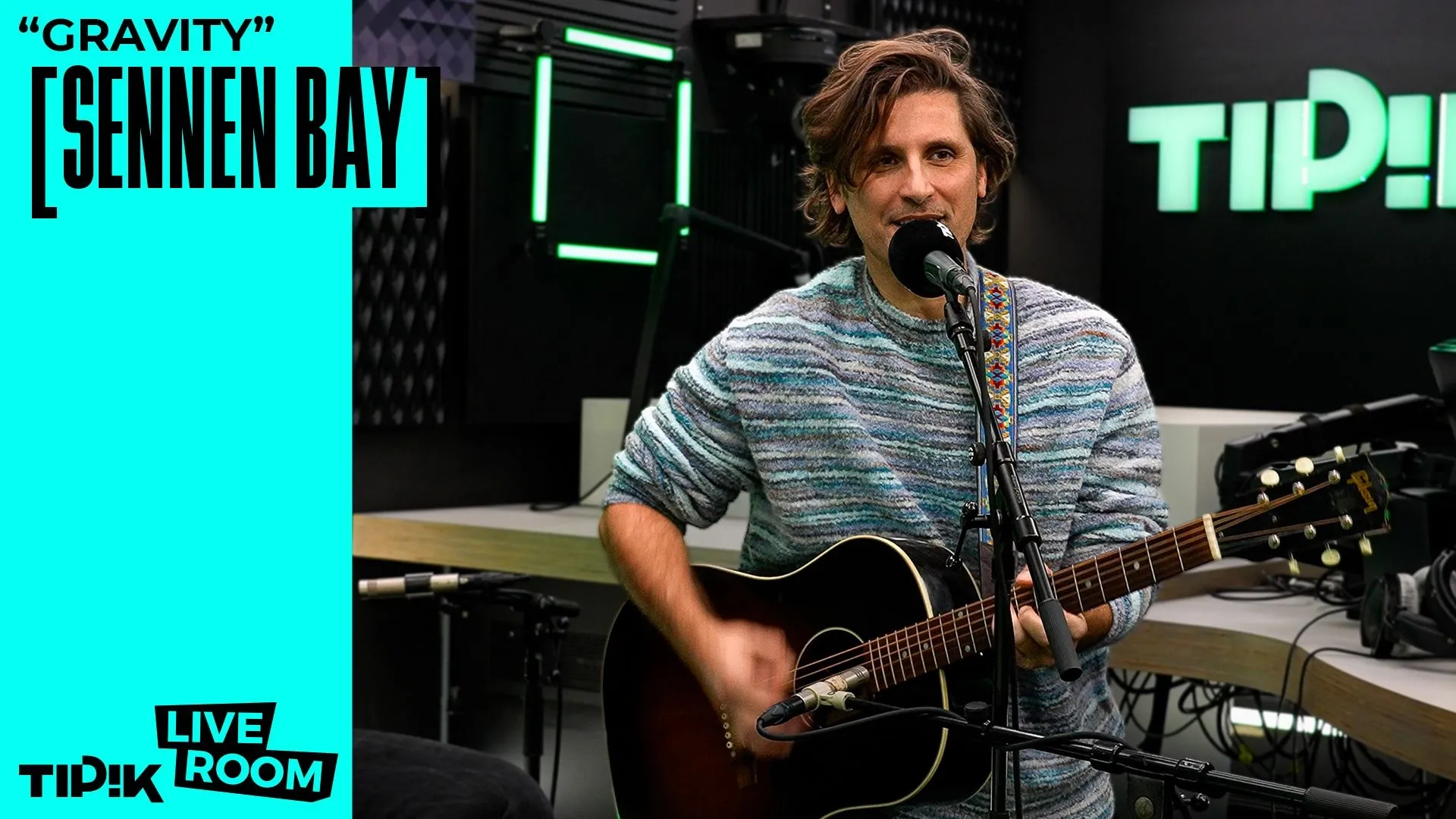 Sessions de Noël : Sennen Bay reprend 'Last Christmas' dans la Tipik Live Room - RTBF Actus