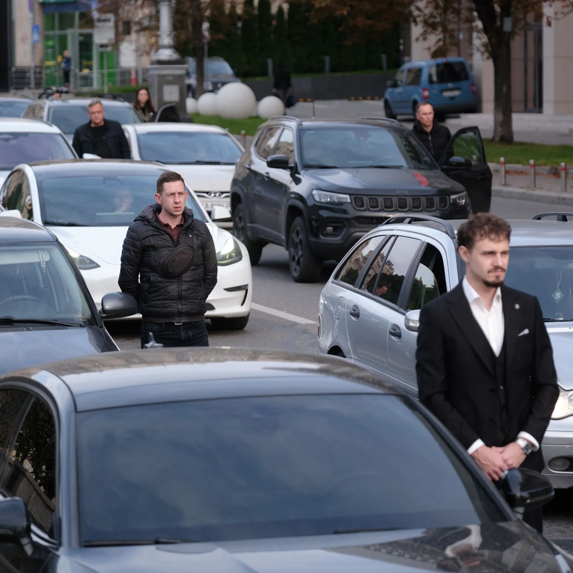 Ukraine : lors de la minute de silence quotidienne, 'les passants se ...