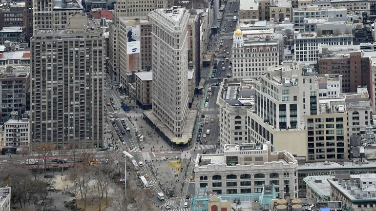 Le gratte-ciel 'Flatiron' de New York vendu aux enchères pour 190 ...
