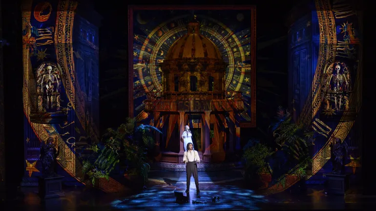 ' Faust ', Méphistophélès tire les fils de l'horreur en démon amusé et ...