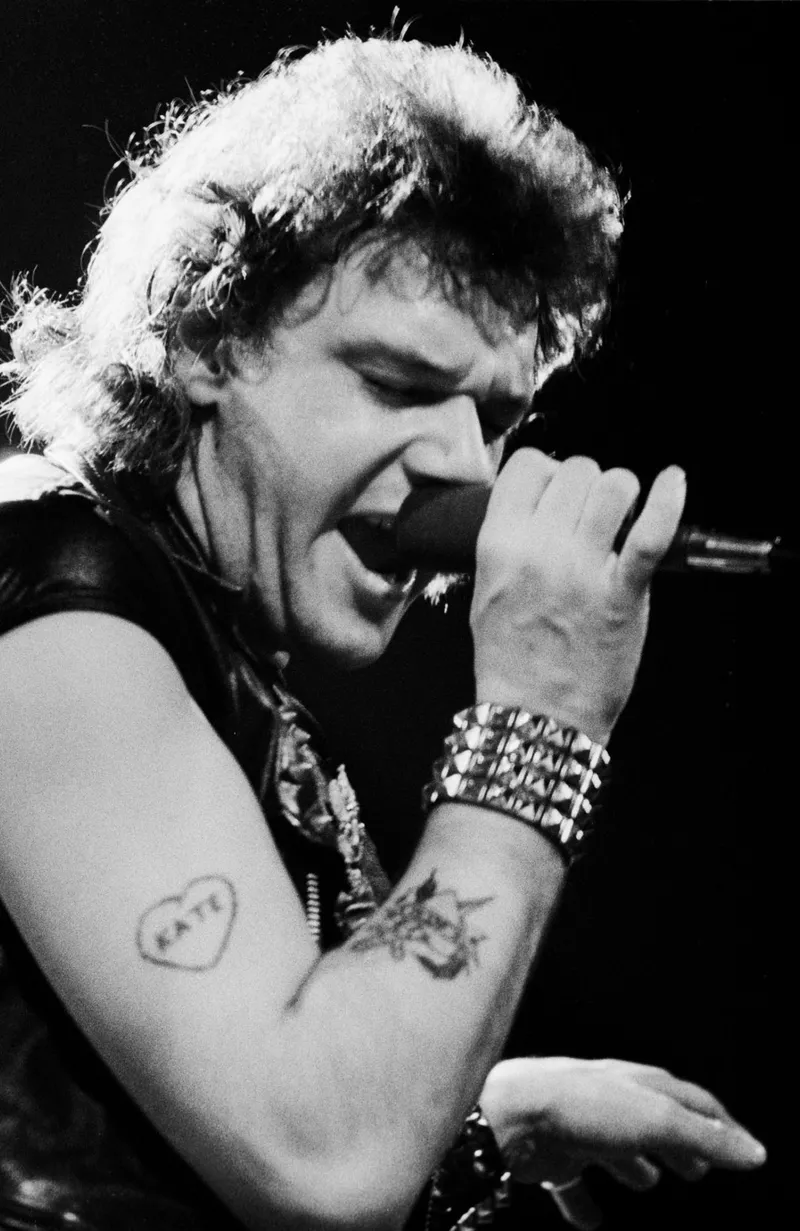 Lizzy Rain, la nièce de Clive Burr (ex-Iron Maiden), fait son entrée ...