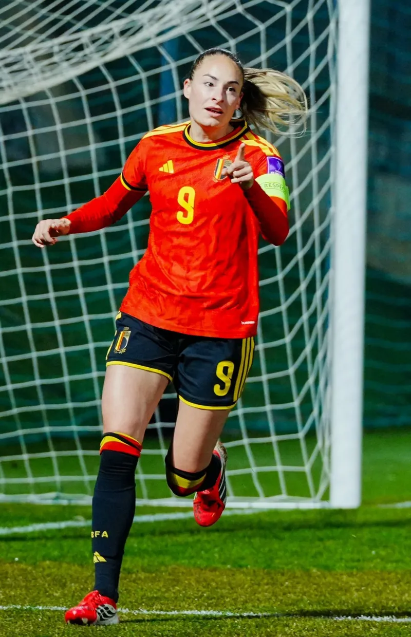Deux mi-temps, deux visages : menés, les Diables Rouges corrigent les ...