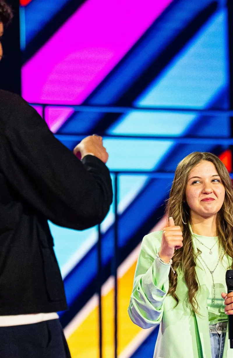 The Voice Kids : Roméo ose tout… et bluffe Alice dès l’ouverture de la ...