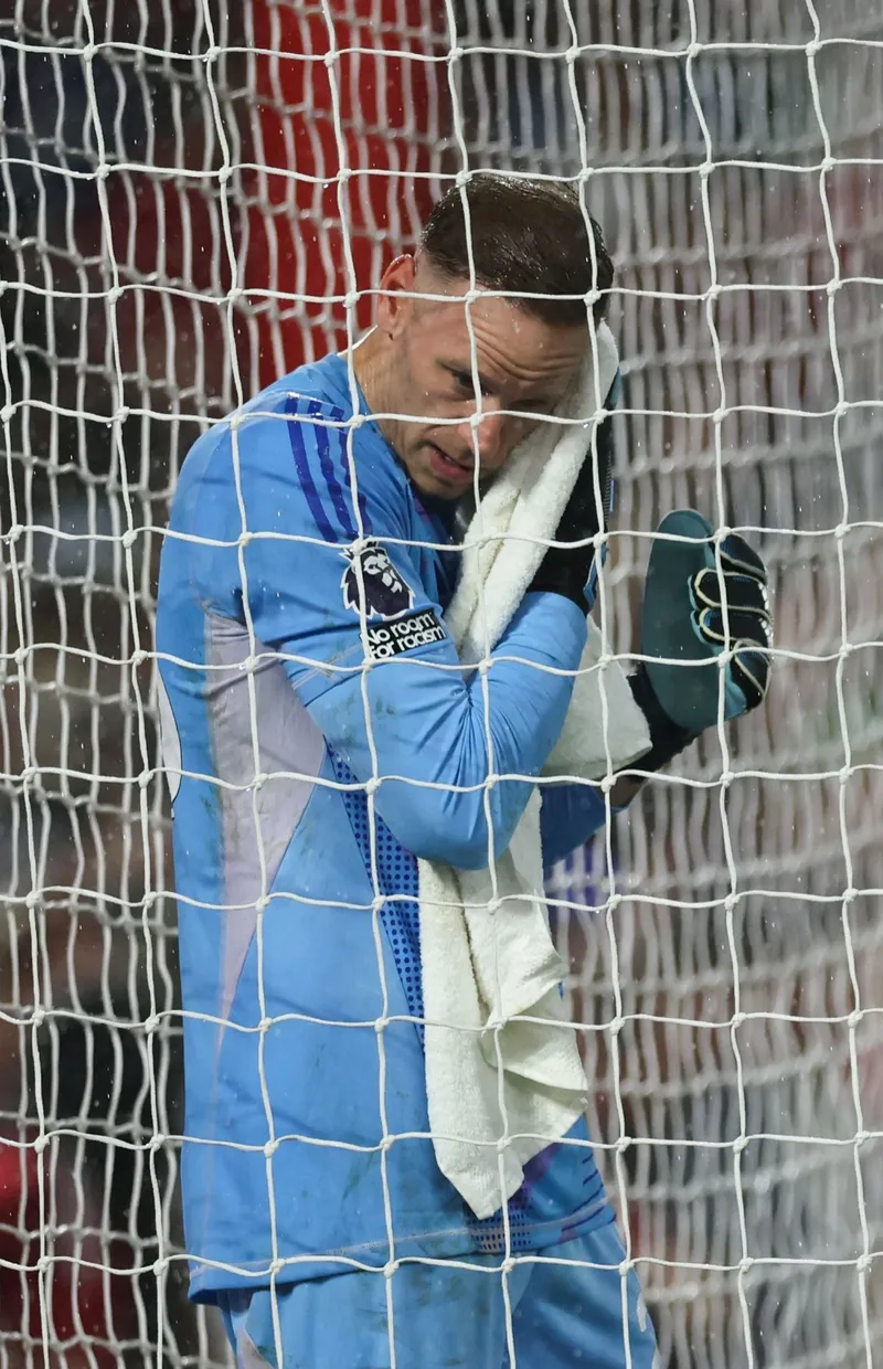 Matz Sels dans l’équipe-type de Premier League : quand l’invité ...