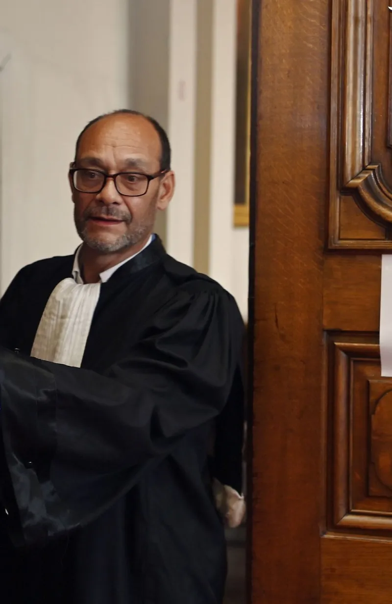 L’avocat Marc Uyttendaele reconnaît un geste inapproprié envers une ...