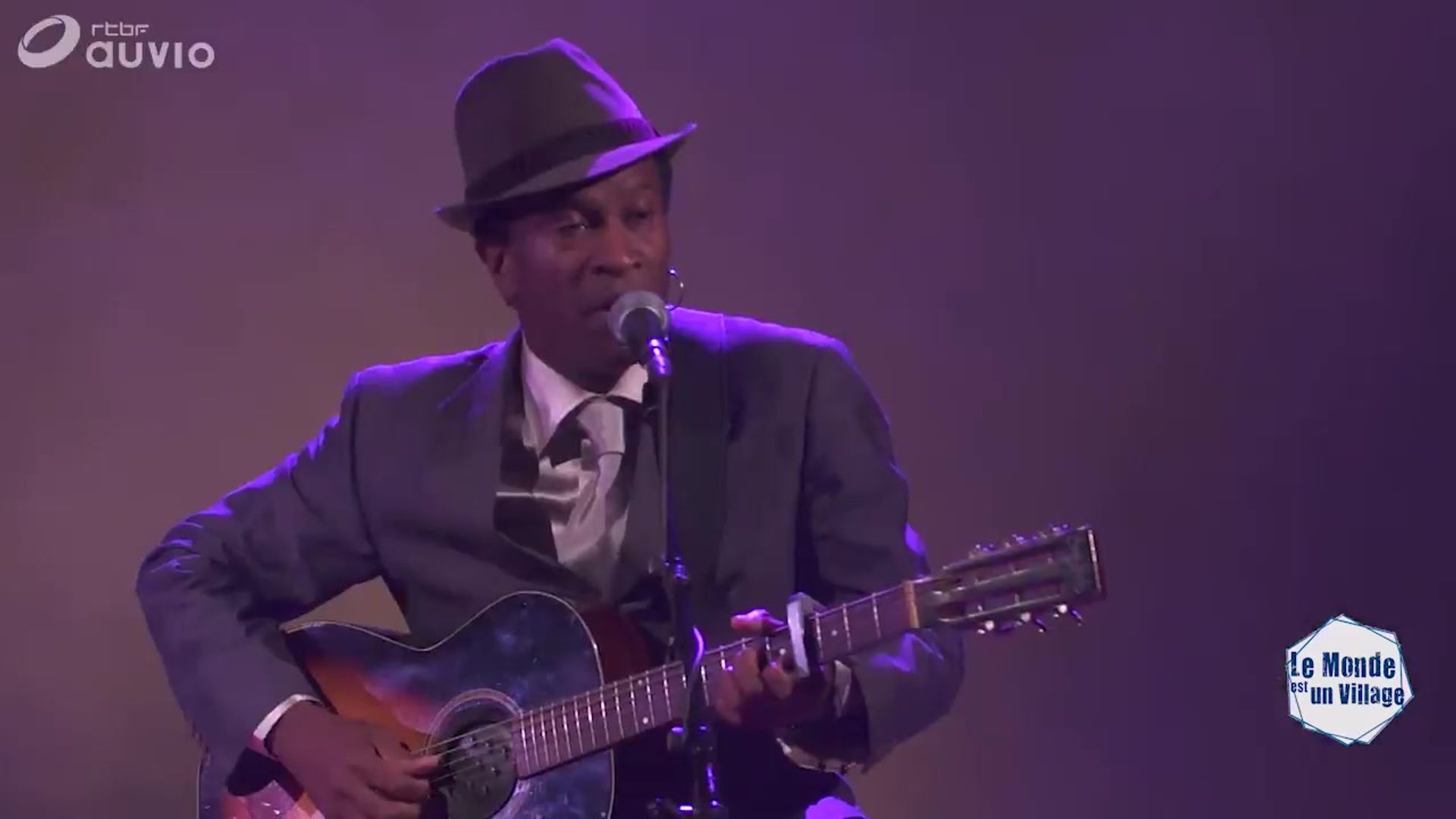 'Homecoming' par Baï Kamara Jr - Concert 'Le Monde est un Village a 20 ...