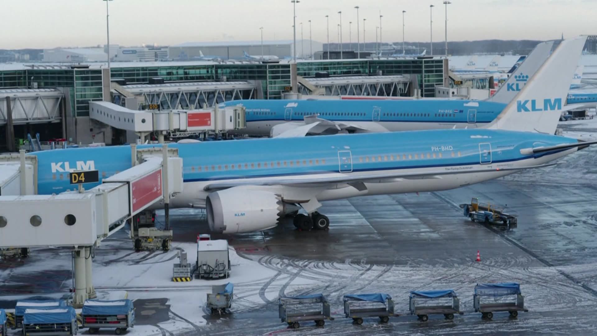 L'aéroport de Schipol aux Pays-Bas fortement perturbé - - Auvio