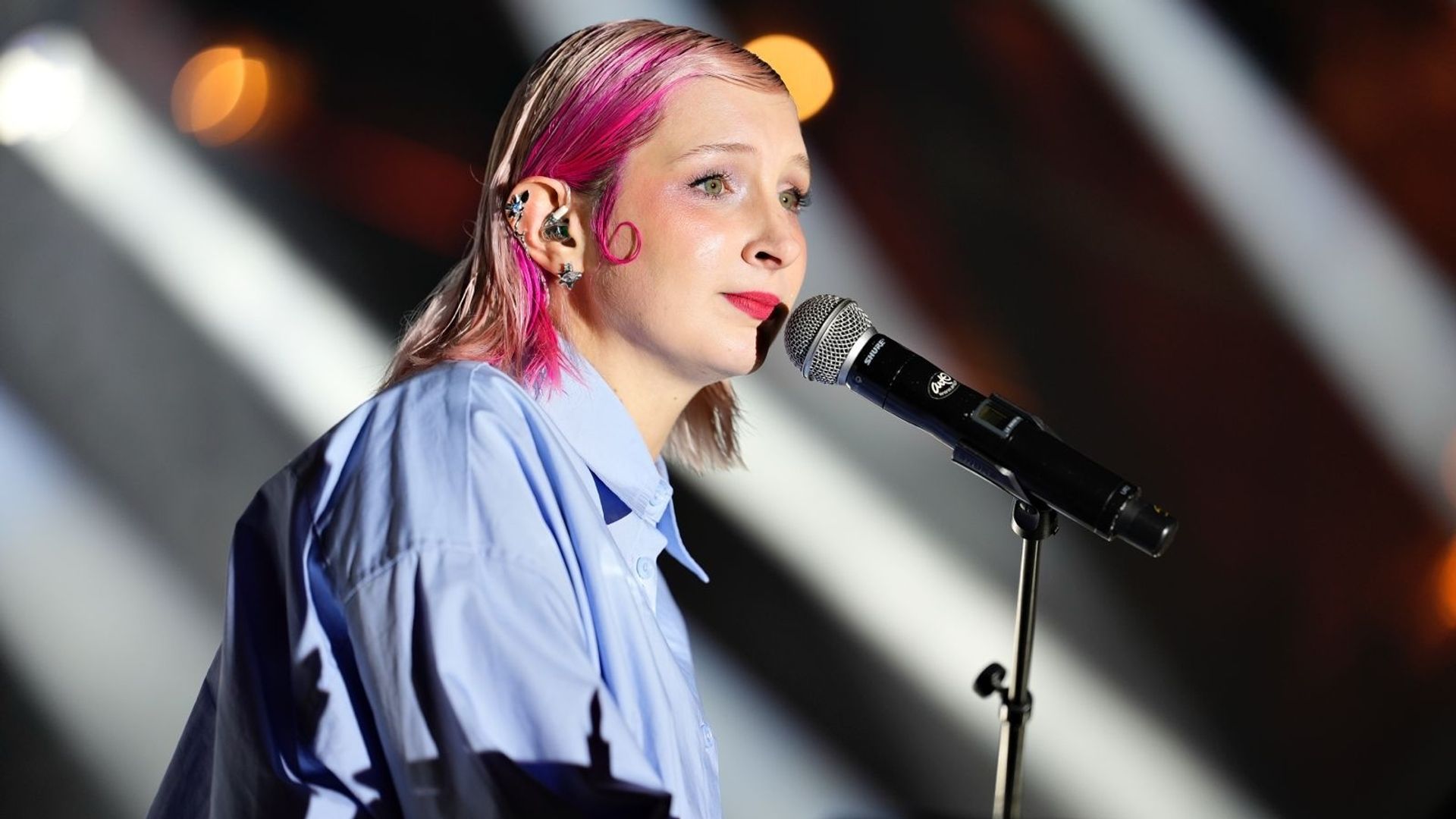 Alice on the Roof interprète son titre « Comme je t'ai aimé » sur la ...