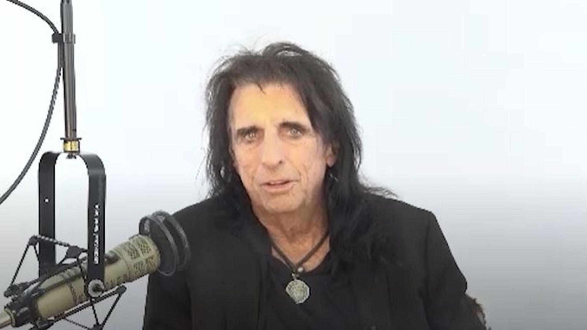 Alice Cooper en interview pour la sortie de l'album "Detroit Stories ...