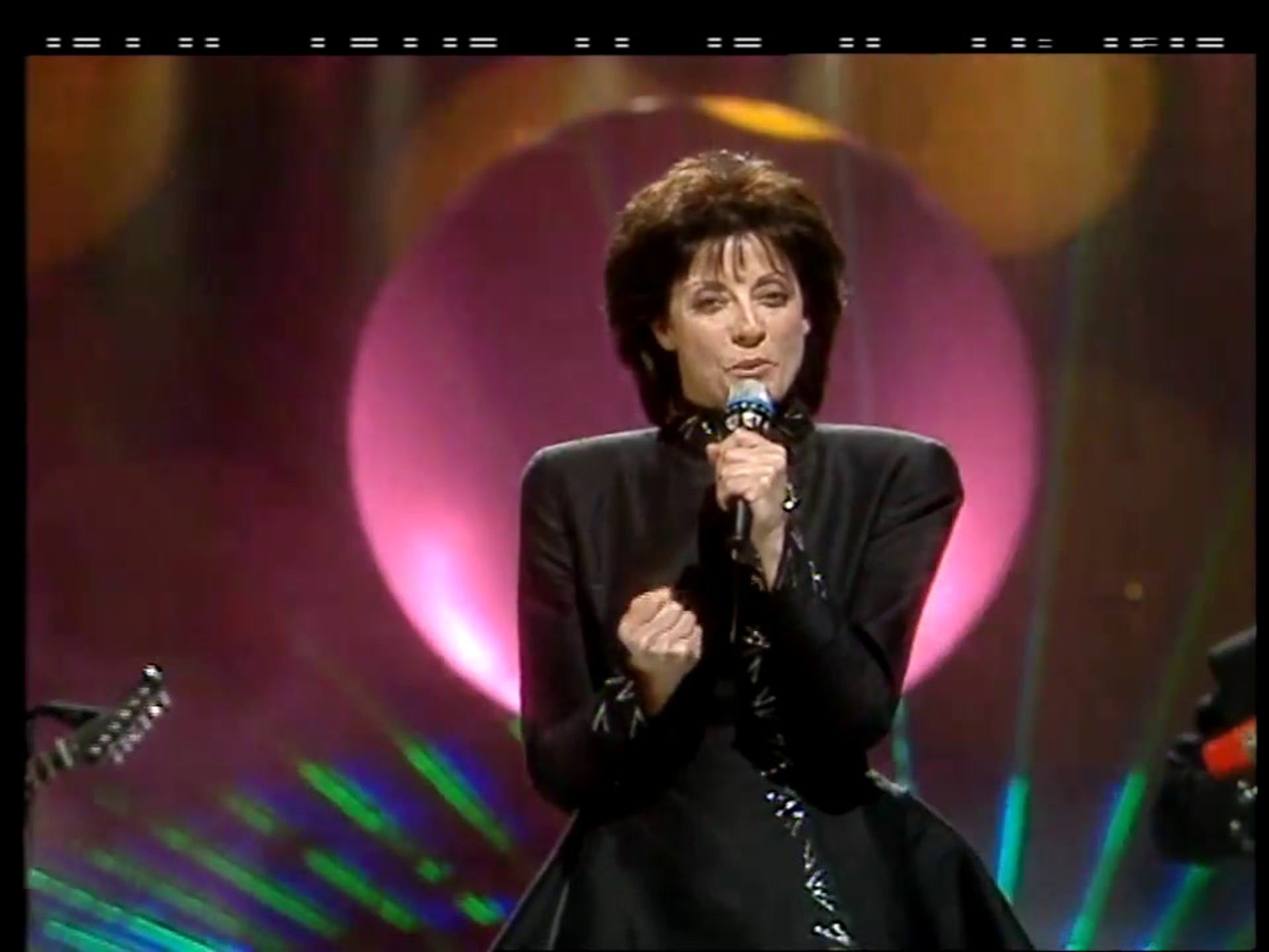 Archive : Concours Eurovision de la Chanson 1987 - Liliane Saint-Pierre interprète "Soldiers Of ...