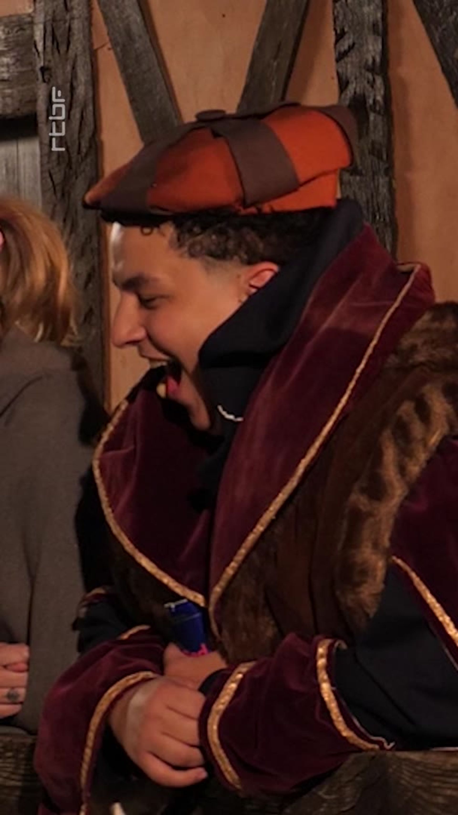 FAT : Les blagues ne s'arrêtent pas avec Fanny - RTBF iXPé - Auvio