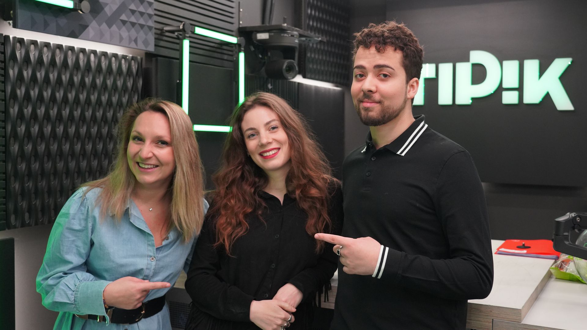 Les Invités de Tipik - Adé en interview chez Samy et Lou - Auvio