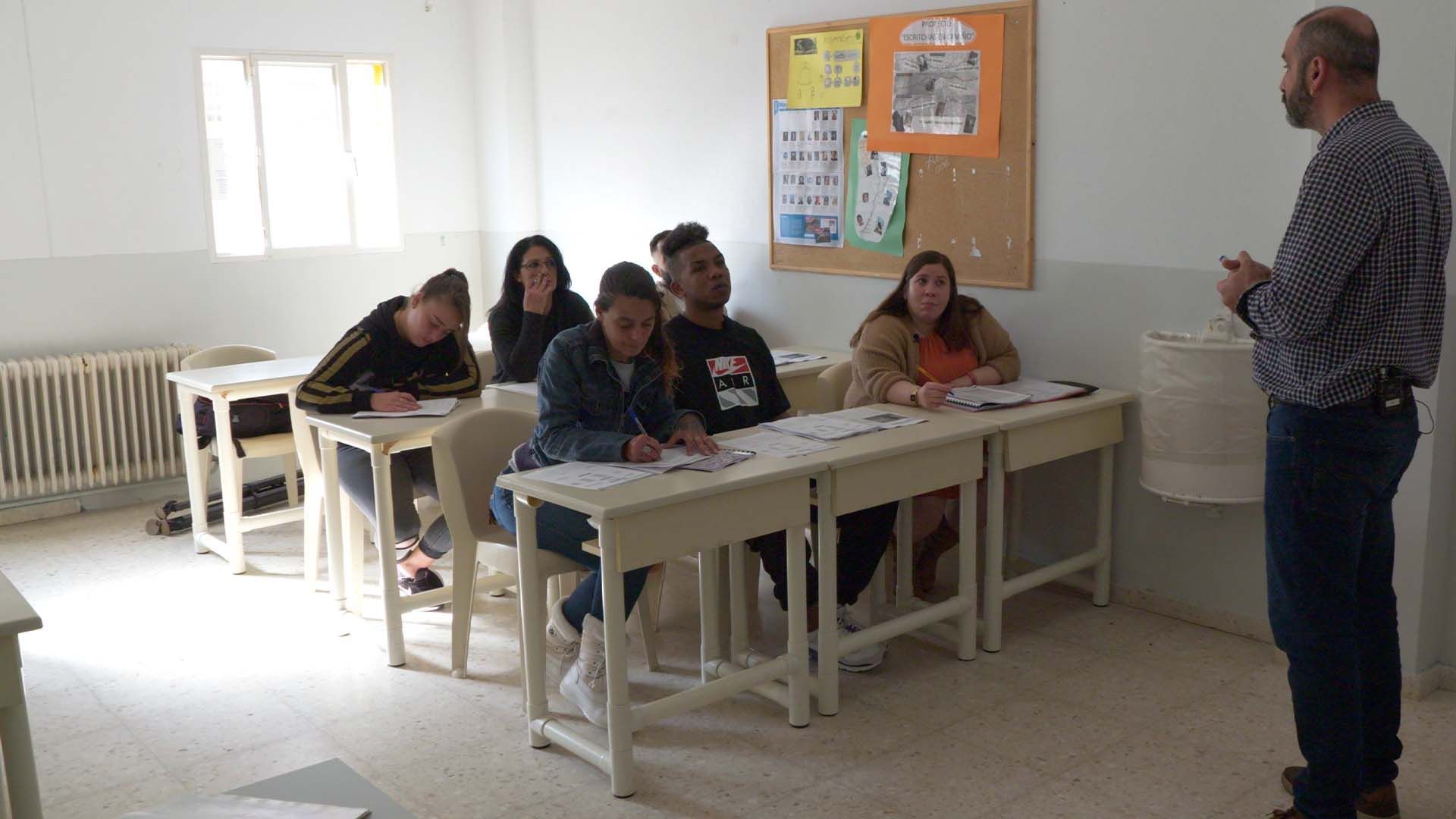 ARTE Regards - Espagne : le pari de la mixité femmes/hommes en prison ...