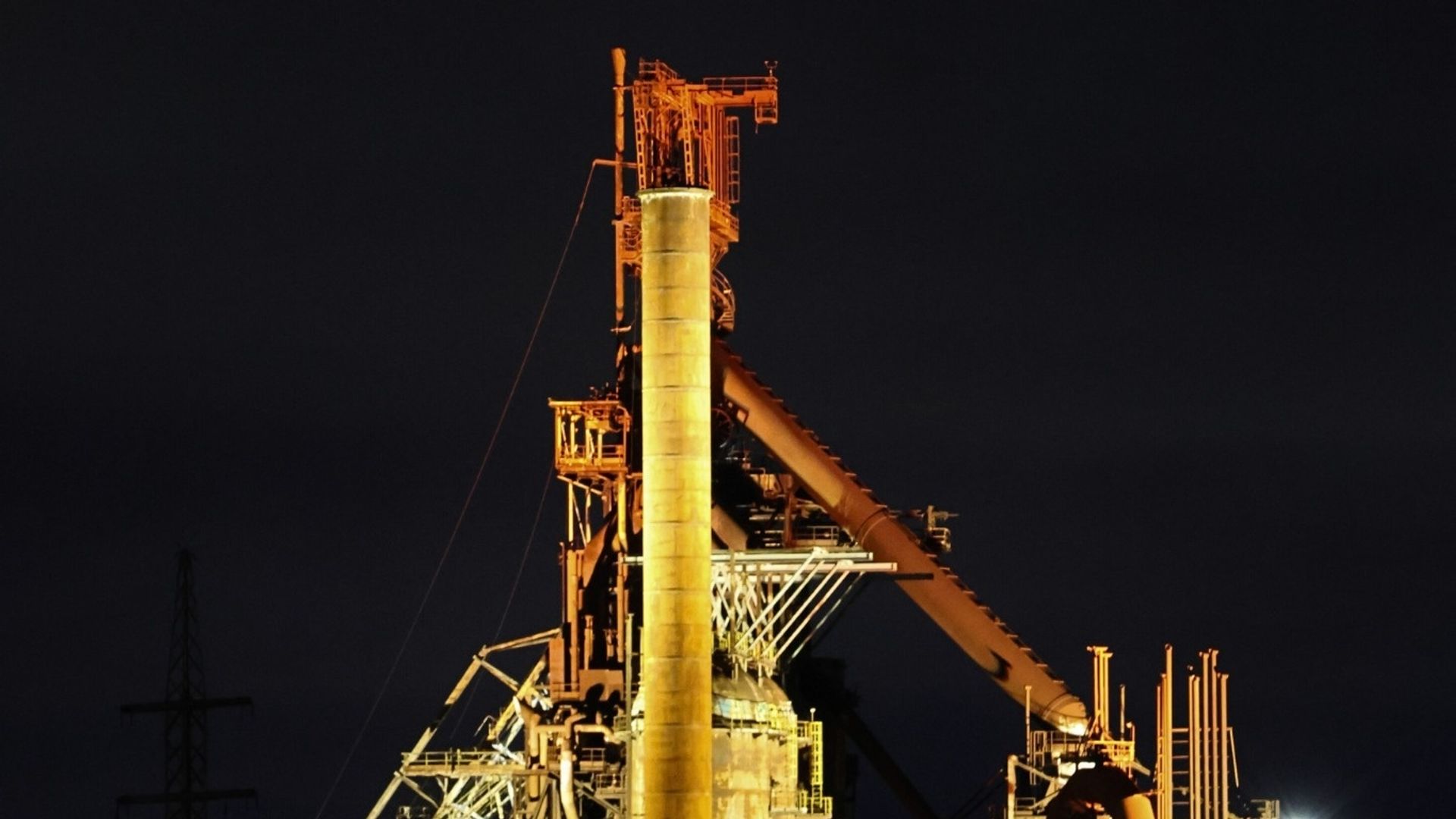 Le haut-fourneau B, symbole du passé sidérurgique liégeois, réveillé ...