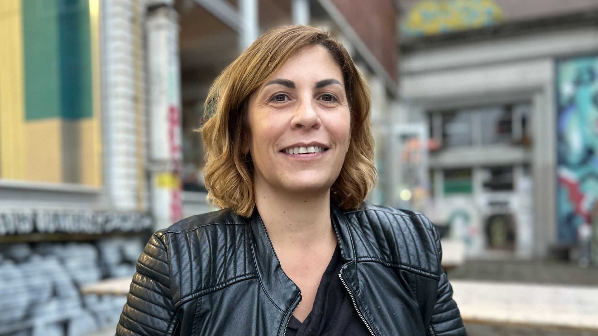 Ecoutez l'échevine Julie Fernandez - Ecoutez l'échevine Julie Fernandez - Auvio