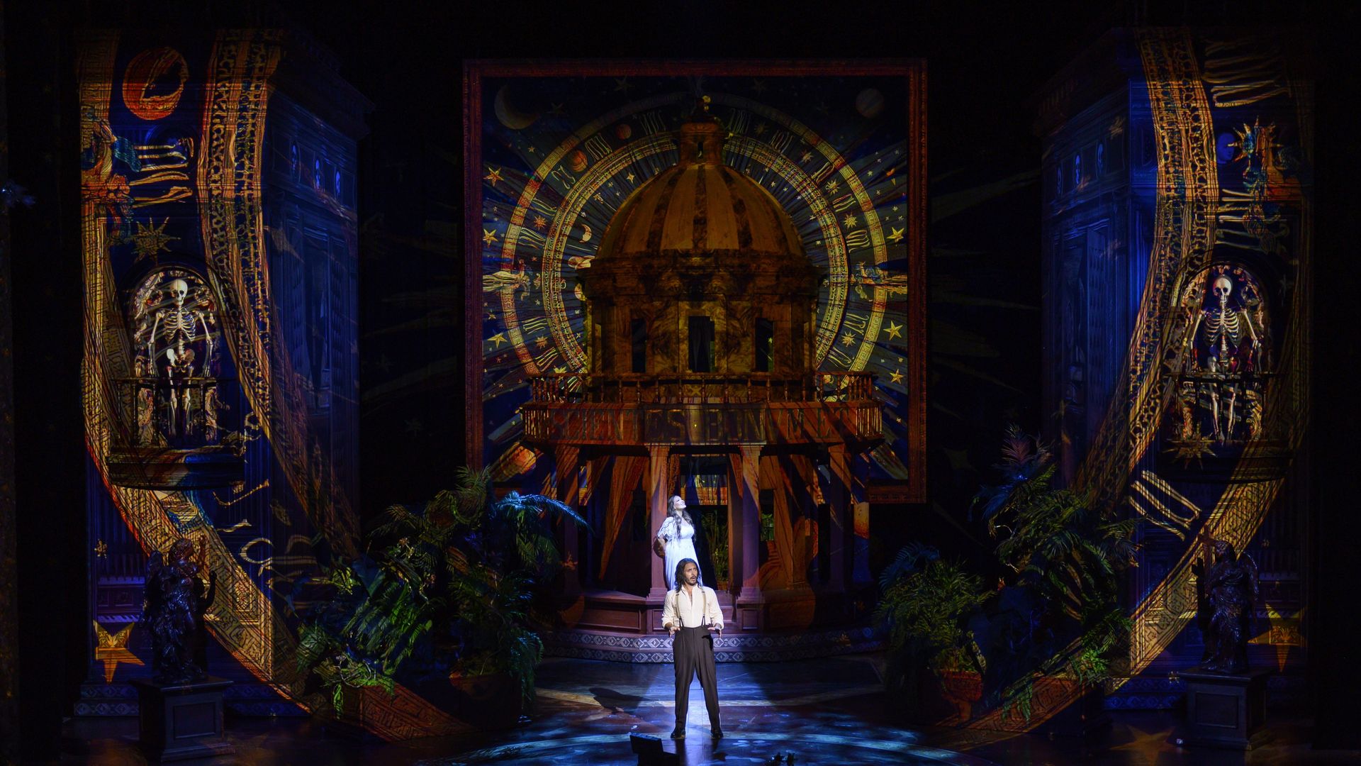 ' Faust ', Méphistophélès tire les fils de l'horreur en démon amusé et ...