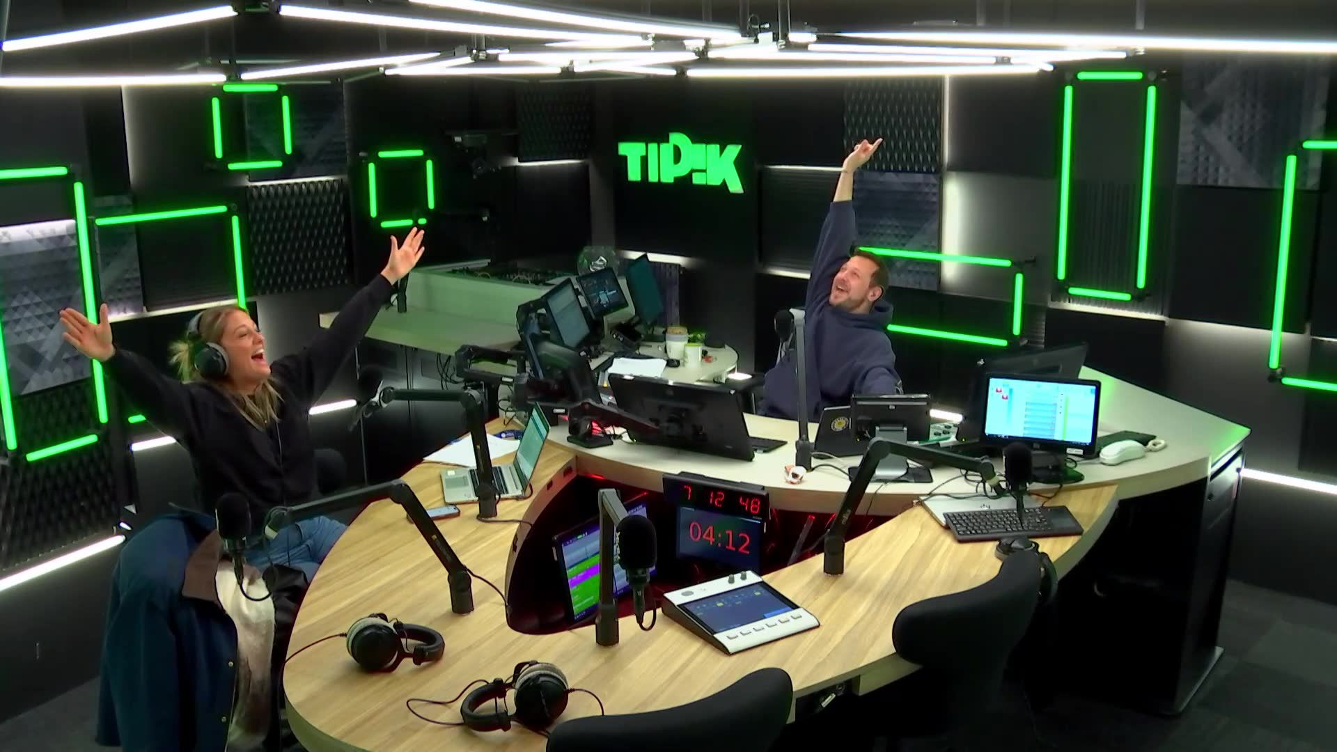 Assieds-toi, faut que je te parle - Une demande de mariage en direct ...