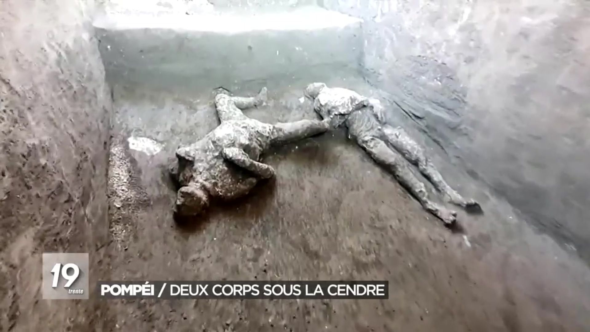 Pompéi : deux corps sous la cendre - - Auvio